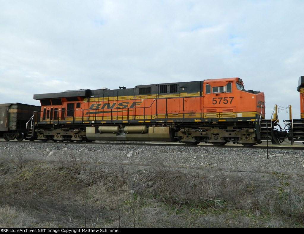 BNSF 5757